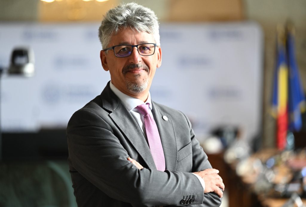 Biografie Viceprimar Iulian Hatmanu - Primaria Sector 1